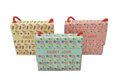 China Custom Luxury Christmas Gift Bags with 3000 MOQ and 3 Million Monthly Capacity - OEM Printing Available for sale