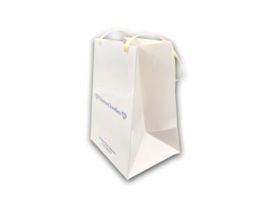China Custom Jewelry Paper Bags with Ribbon Handles - 157-350g Material Options & 3,000pcs MOQ for sale