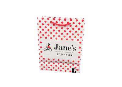 China Decorative Colored Paper Gift Bags With Handles Customized Spot Printing for sale