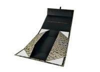 China Custom Recycled Folding Gift Boxes for Clothing - 800g-1500g Cardboard, 300000pcs Monthly Capacity for sale