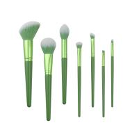 China 7-Piece Green Cosmetic Brush Set with Synthetic Hair and Wooden Handle for Daily Makeup for sale