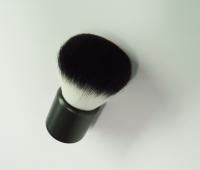 China Mini Powder Brush Soft Synthetic Hair Face Makeup Brush 1pc Wooden Handle for sale