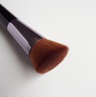 China Angled Foundation Makeup Brush Synthetic Hair Wooden Handle 1pc for Liquid Cream for sale