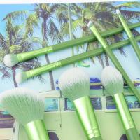 China 7-Piece Green Cosmetic Brush Set with Synthetic Hair and Wooden Handle for Daily Makeup for sale