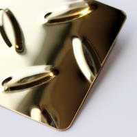 China 201 304 Golden Color Coated 3MM 2MM Stamping Embossed Surface Anti Slip Stainless Steel Checkered Plate for sale
