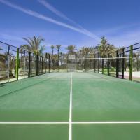 China Multi-Purpose Padel Court 20x10m Customizable with 12mm Tempered Glass and Steel Mesh for sale