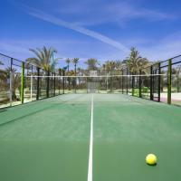 China Multi-Purpose Padel Court 20x10m Customizable with 12mm Tempered Glass and Steel Mesh for sale