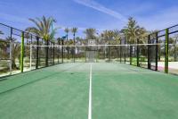 China LKD Outdoor Padel Court 20m x 10m with 12mm Tempered Glass and Durable Steel Frame for Professional Training for sale