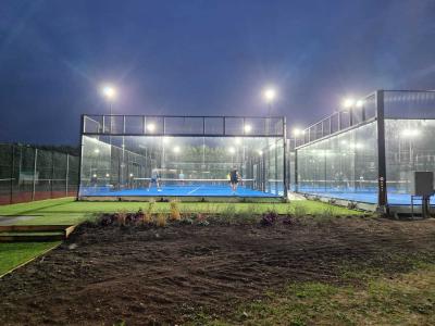 China Custom Outdoor Padel Court 20m x 10m Professional Competition Paddle Tennis Court with 12mm Tempered Glass for sale
