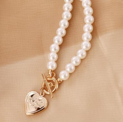 China Heart Shaped OT Clasp Pearl Necklace Gold Women Choker Necklace for sale