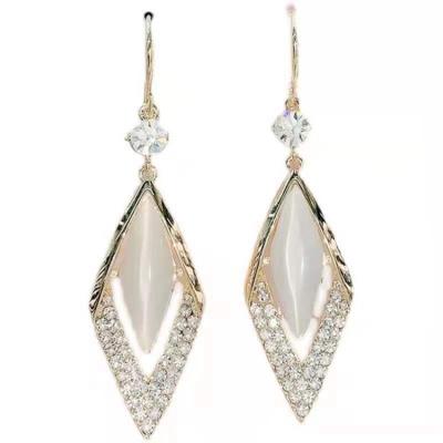 China European and American Luxury New Diamond-Shaped Elegant Opal Earrings for sale