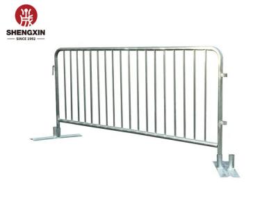 China Hot Dipped Galvanized 2500mm Metal Barricade Fence With Wheels Rustproof for sale