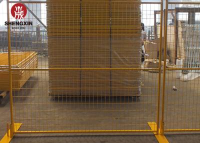 China Movable Dia 3.5mm Portable Construction Fence 60x150mm Mesh Size for sale