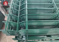 China ISO9001 6.0mm Metal Mesh Fence Panels Green V Fold 3D Curved for sale