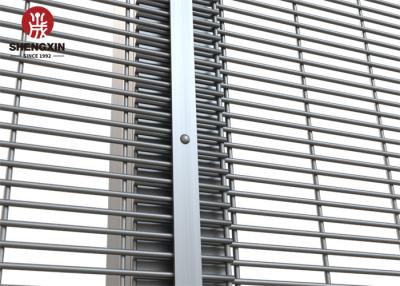China Boundary Wall 8 Gauge 358 Anti Climb Mesh Green Wire Mesh Fence for sale
