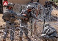 China 16 Gauge Steel Barbed Wire Razor Barbed Wire Fence With 4 Points for sale
