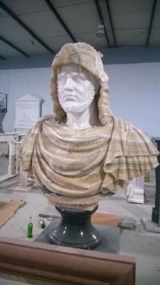 China Marble Bust Statue for Man Handcrafted 30cm Tall Classic Sculpture for sale