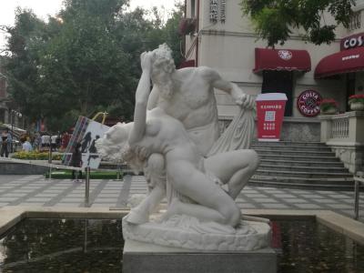 China Outdoor Garden Marble Sculpture Double Couple Statue 150cm Polished White Marble for sale