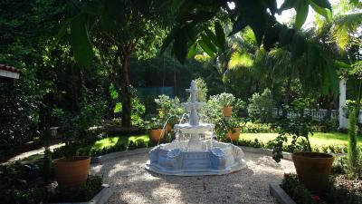 China White Marble Garden Water Fountain Outdoor Park Stone Carving Sculpture 120cm Height for sale