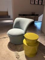 China Solid Back Modern Minimalist Design Chair Sleek And Contemporary Aesthetics for sale