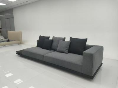 China Contemporary Italian Style Minimalist Sofa For High End Interiors for sale