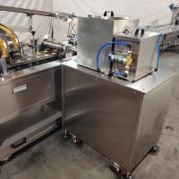 China Full Automatic Biscuit Sandwiching Machine Chocolate Flavor Cream Biscuit Machine Pile Packing Machine for sale