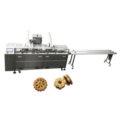 China Single Lane Biscuit Sandwich Machine 4.5kw Filled Cookie Machine With Conveyor System for sale