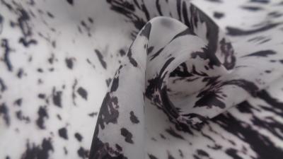 China Outdoor 100% Nylon Jacket Fabric Printed 130Gsm Windproof 150Cm for sale