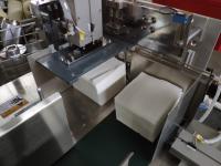 China Xinyun Semi Automatic Tissue Paper Packing Machine 220V 2.2kW Handwheel Adjustable Size for sale