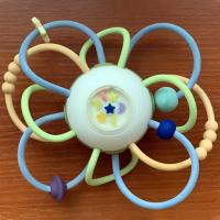 China Montessori Baby Teething Rattle Toy 18M+ BPA Free Silicone Soft Grasping for sale