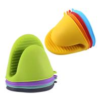 China Silicone Non Slip Heat Resistant Glove Clip 4.2in x 3.3in for Kitchen Baking Oven for sale