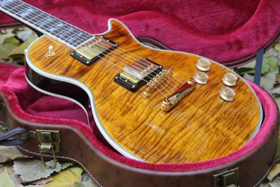 China Custom LP Electric Guitar Double Tiger Flame Maple Top 22 Fret Mahogany Neck Golden Hardware for sale