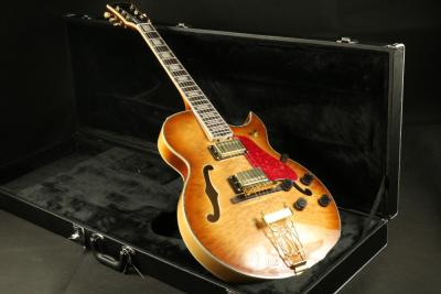 China Teaburst Thick Hollow Body Single Cutaway Electric Guitar 22 Fret Basswood Maple for sale