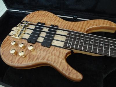 China Custom 6 String Bass Guitar Alder Body Maple Neck Active Pickup Wilkinson Bridges for sale