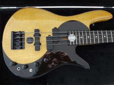 China 4 String Electric Bass Guitar Mahogany Body Maple Fingerboard 24 Fret Custom OEM for sale