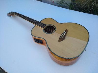 China Custom OM Body Acoustic Electric Guitar African Sanders Wood Solid Spruce Top 6 String for sale