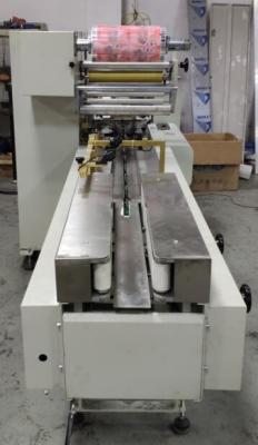 China Automatic Toilet Paper Wrapping Machine DJ-200A 120-200 Rolls Per Minute for sale