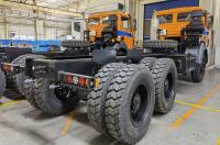 China Beiben 2638 KZ 6x4 380 HP Euro 3 Heavy Duty Short Cab Logging Tractor Chassis for sale