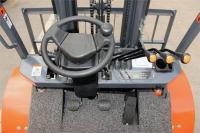 China High Safety Rough Terrain Forklift 2.5 Ton 4 Wheel Drive  2,500 Kg Lifting Capacity for sale