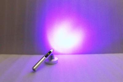 China 365nm High Power LED UV Flashlight With Rechargeable Battery And 5W Output for sale
