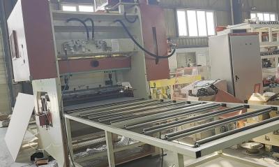 China PLC Control 200t Pressure Perforation Machine with Customizable Hole Shapes for Board Punching for sale