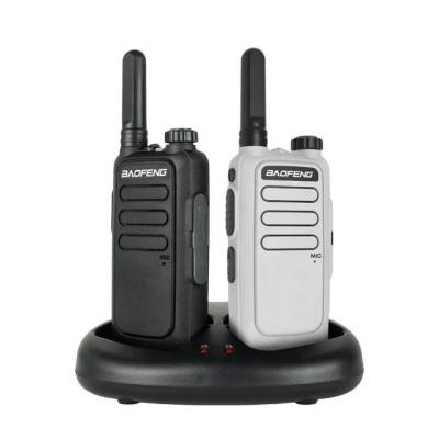 China Straight Hair Baofeng BF-T15 Dual-Band Handheld Mini Intercom IPX5 Water Resistance Level for sale