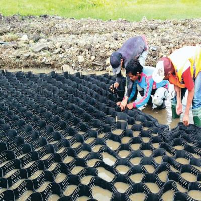 China Stabilize Gravel with Geocell 330mm-1000mm Welding Distance and Textured Surface for sale