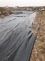 China Geomembranes for Fish Tank 2mm Black Waterproof HDPE Plastic Onsite Installation for sale