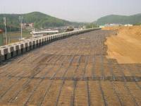 China 120KN HDPE Plastic Uniaxial Geogrid for Geosynthetic Stabilization 50m Roll Length for sale