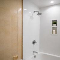 China 9mm Waterproof PVC Wall Panel 500mm Wide Mold Resistant for Rental Bathroom Kitchen Remodel for sale
