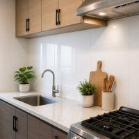 China 9mm Waterproof PVC Wall Panel 500mm Wide Mold Resistant for Rental Bathroom Kitchen Remodel for sale