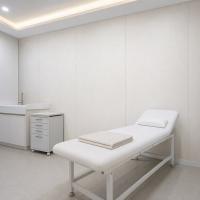 China Soft White Linen SPC Wall Panels for Clinic and Medical Room Wall Cladding for sale