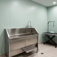 China 600mm Wide Soft Mint Green PVC Wall Panel for Pet Store and Veterinary Clinic Wall Cladding for sale