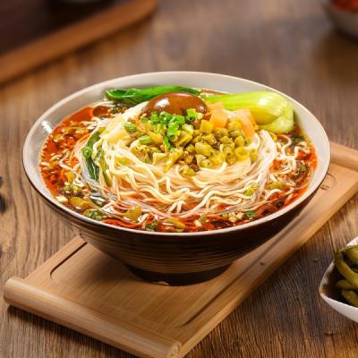 China Non Fried Vermicelli and Instant Noodles Fried with egg and vegetable cooking in hot water for sale